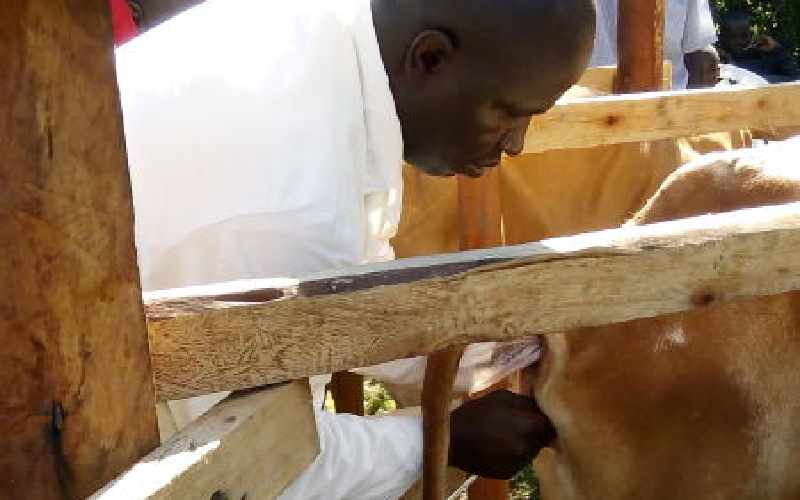 Role of inseminator, farmer and animal in successful Artificial ...