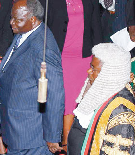 President Kibaki and House Speaker Kenneth Marende arrive for State ...
