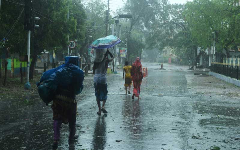 'Super cyclone' barrels towards Bangladesh, India - The Standard